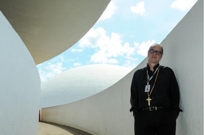 Em livro dedicado à Tunga, Charles Cosac retoma o selo da CosacNaify ...