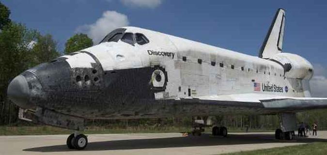 Ônibus espacial Discover é recebido com pompa em museu dos EUA - Mundo